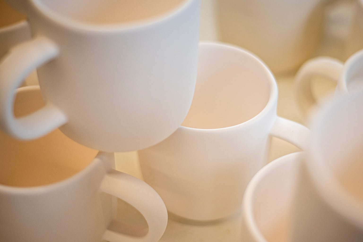 How to Get Rid of Useless Mugs From Your Kitchen Shelves ...