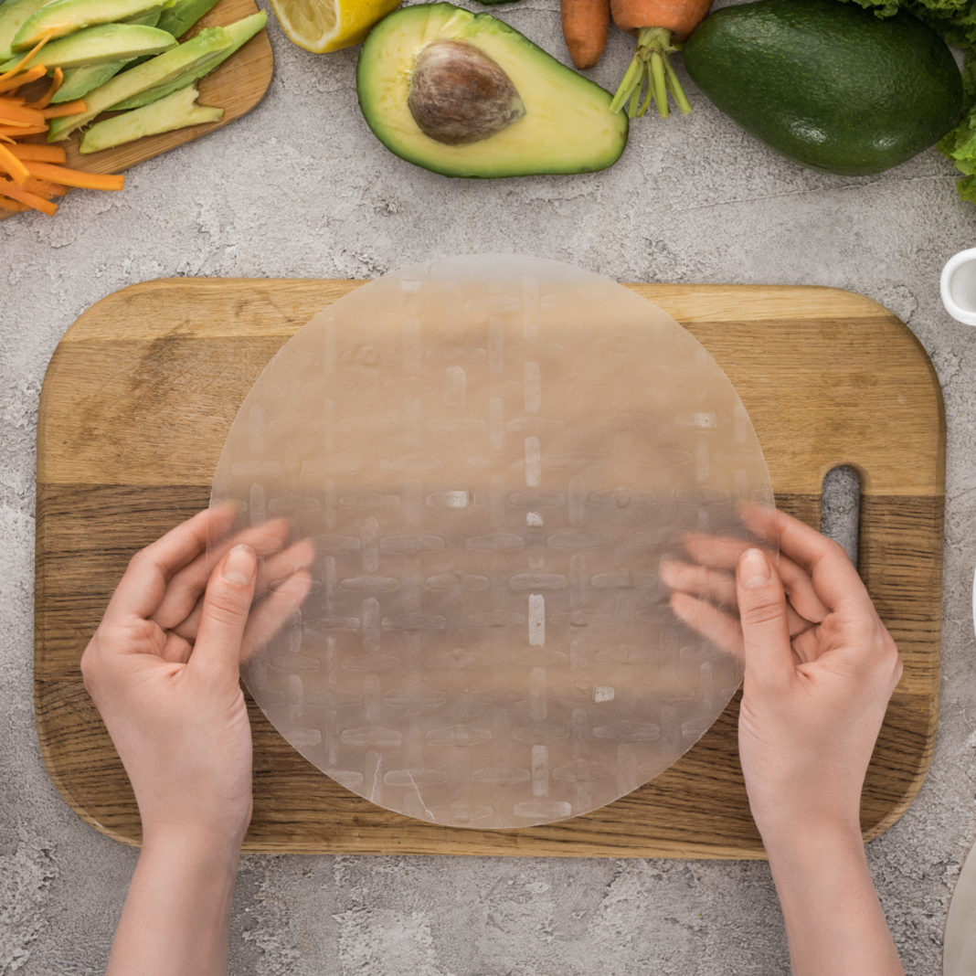 Enjoy This Healthy Snack of Fried Rice Paper Chips - foodisinthehouse.com